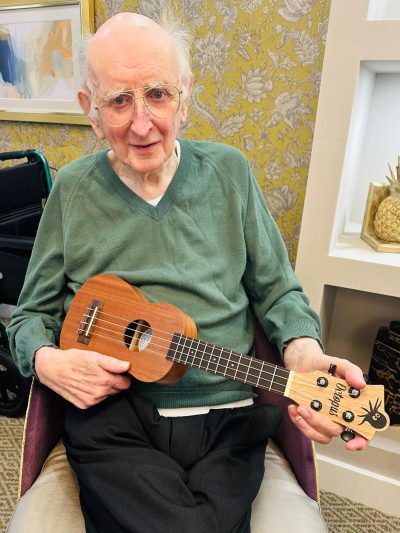 Studley care home strikes a chord with residents’ ukulele band - Care Talk